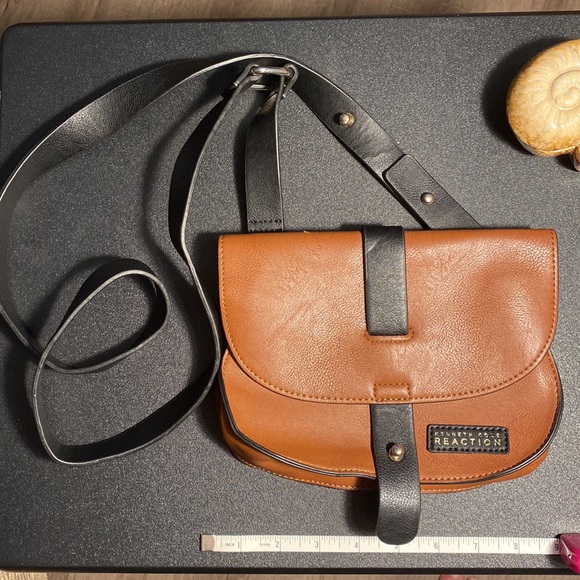 Kenneth Cole Reaction | Bags | Kenneth Cole Reaction Small Crossbody ...